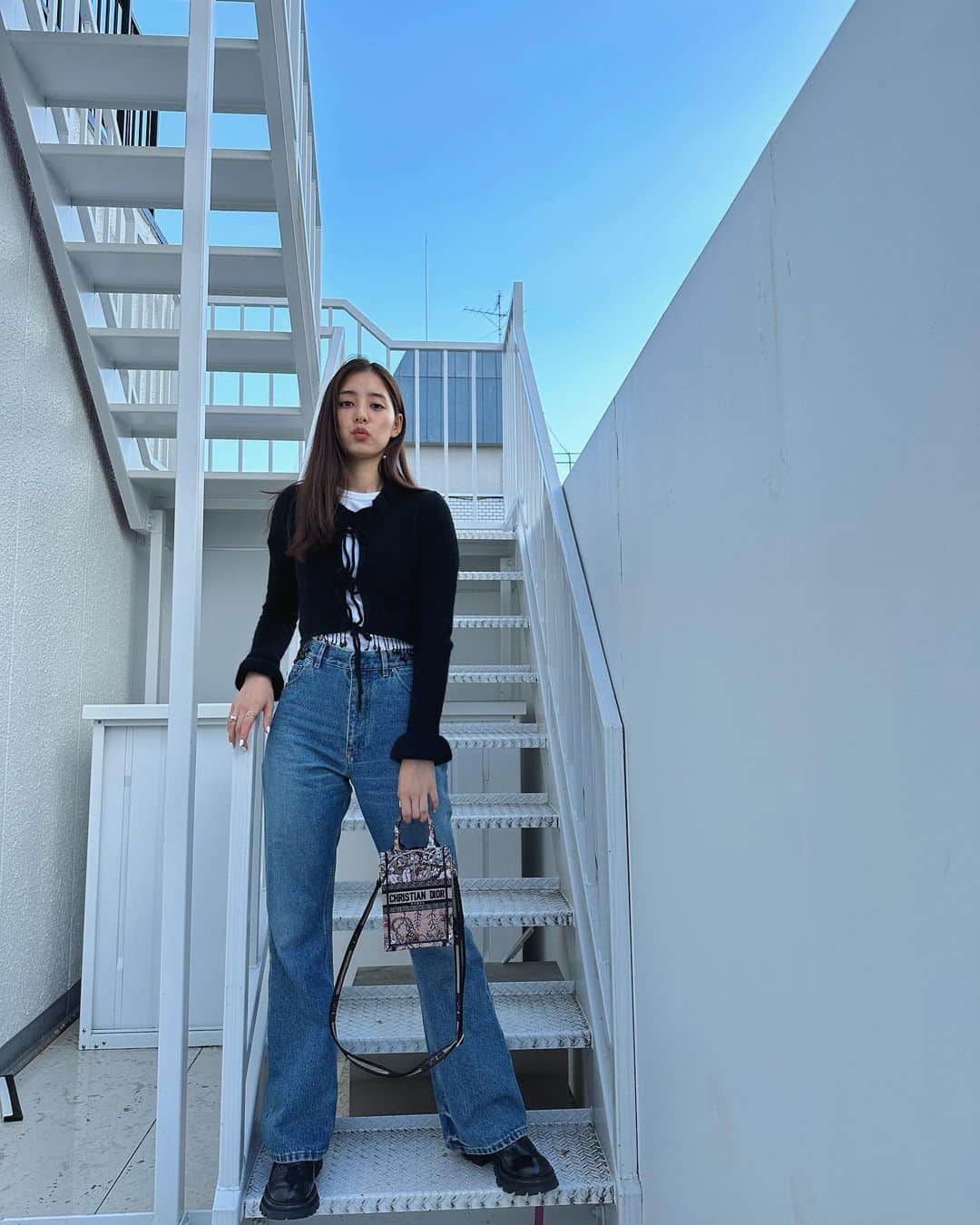 新木優子さんのインスタグラム写真 新木優子instagram「先日少し寒い日の私服♡ Knit Ganni T Shirt Zara Denim Dior Bag
