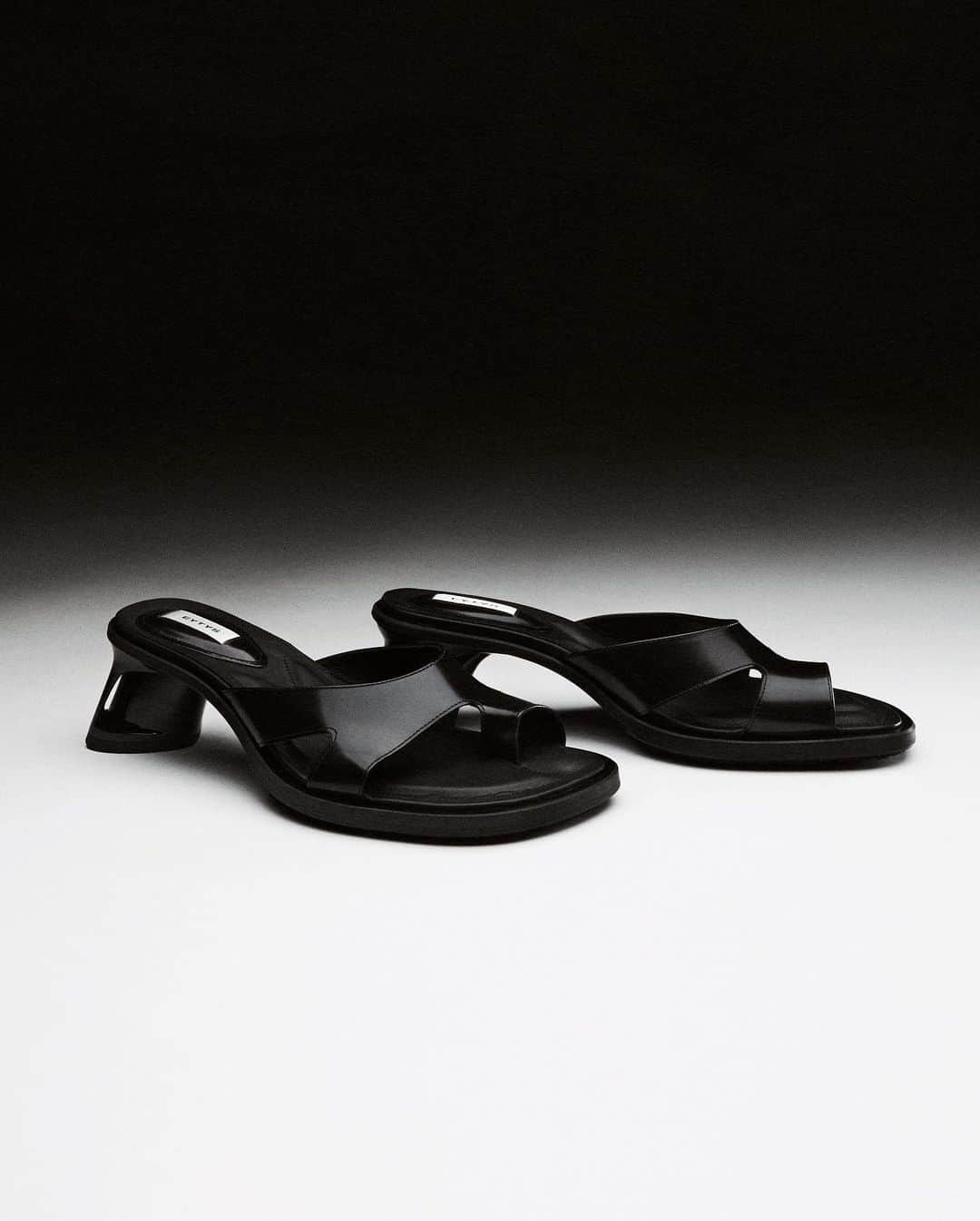 エイティーズさんのインスタグラム写真 - (エイティーズInstagram)「Meet the black patent leather ...