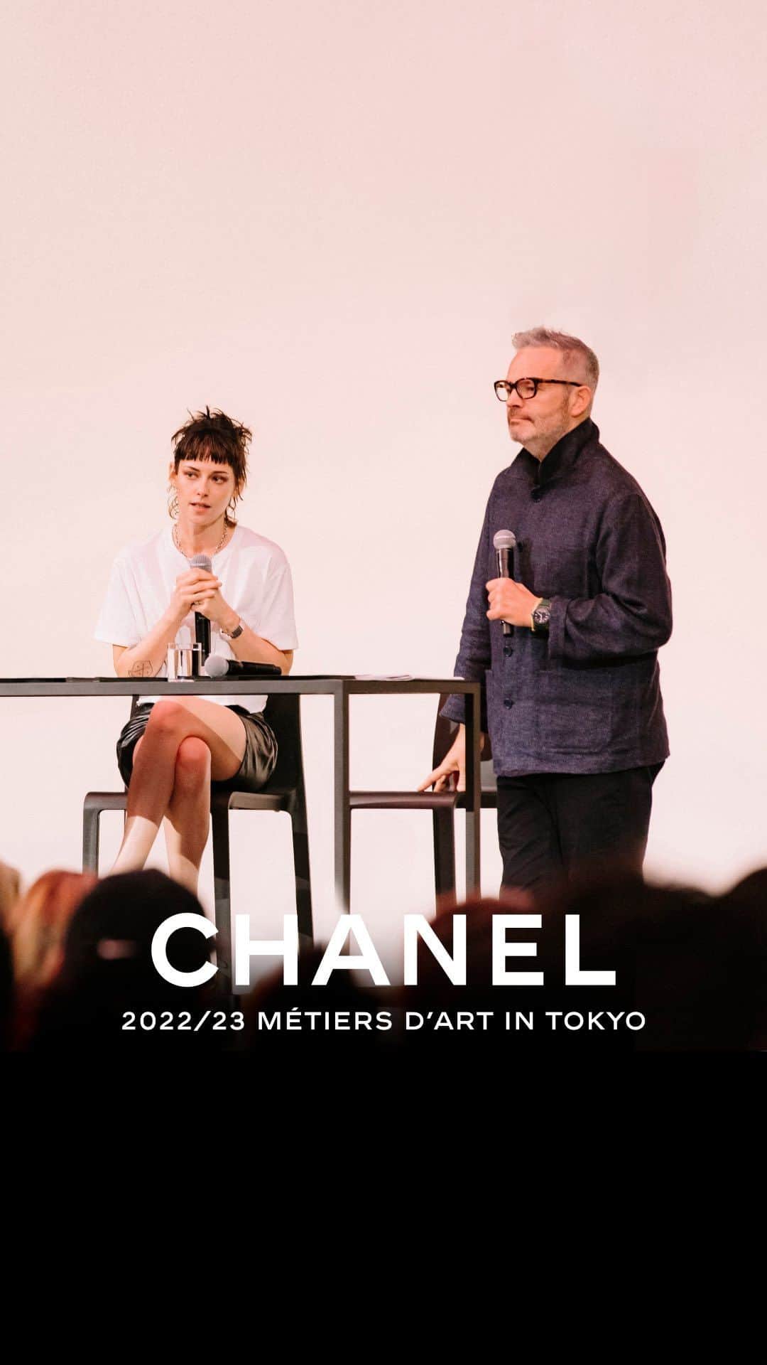 シャネルさんのインスタグラム動画 - (シャネルInstagram)「In front of an audience of students ...