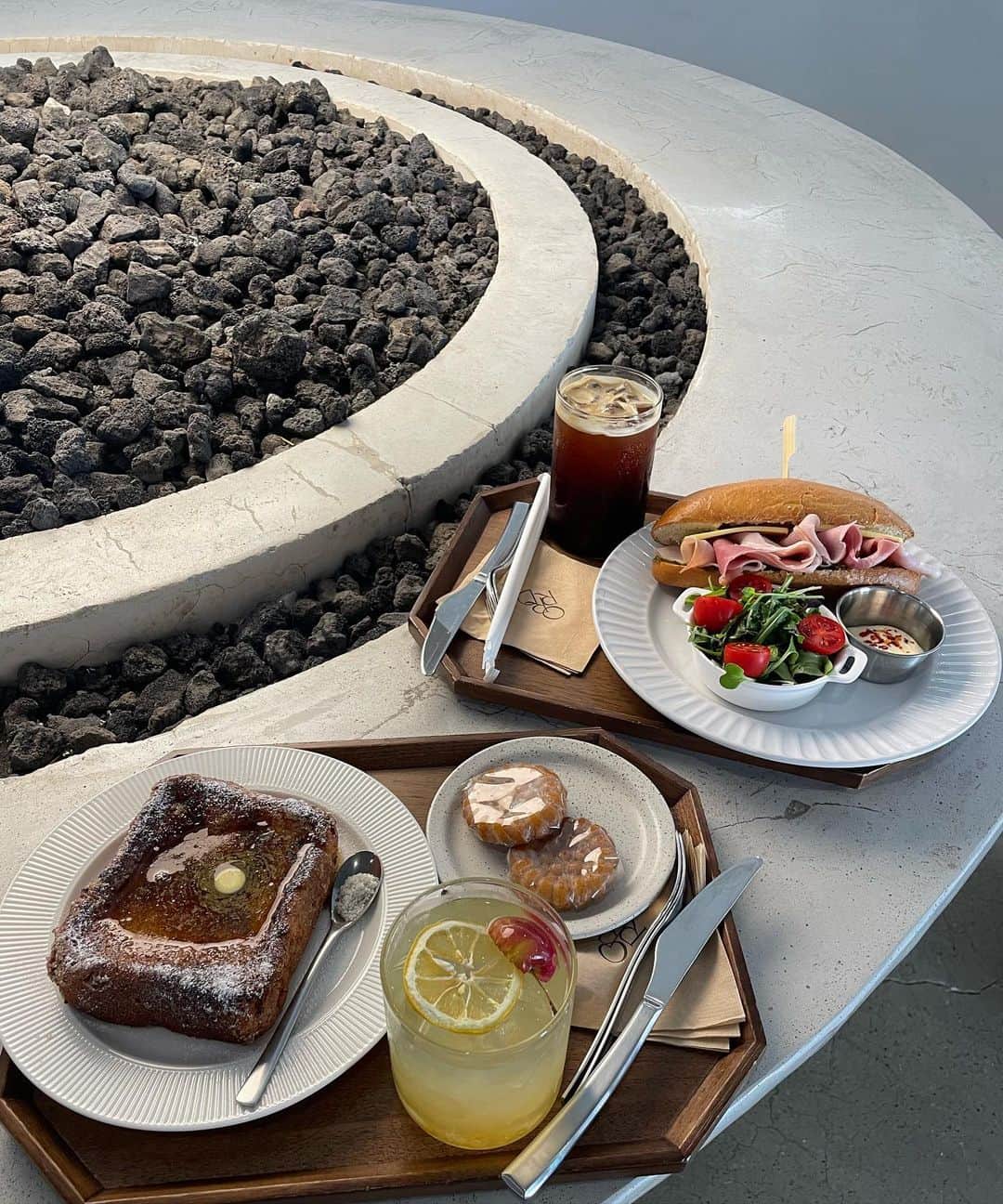 emiminさんのインスタグラム写真 - (emiminInstagram)「開放感満載でどツボすぎたカフェ🍰 ...