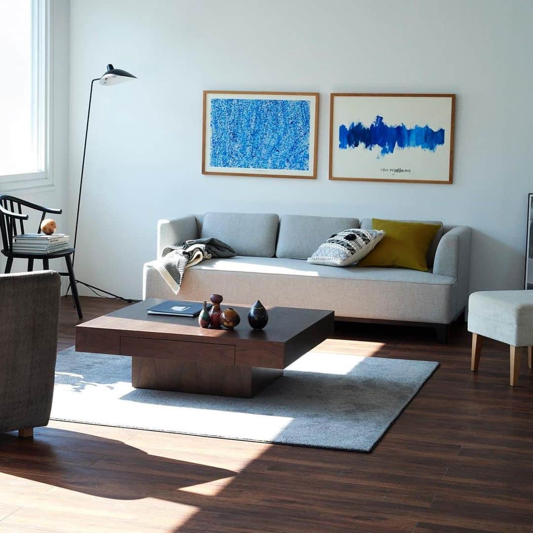 IDÉE／イデーさんのインスタグラム写真 - (IDÉE／イデーInstagram)「落ち着いた空気を纏う部屋にするなら、AGLAS SOFA ...
