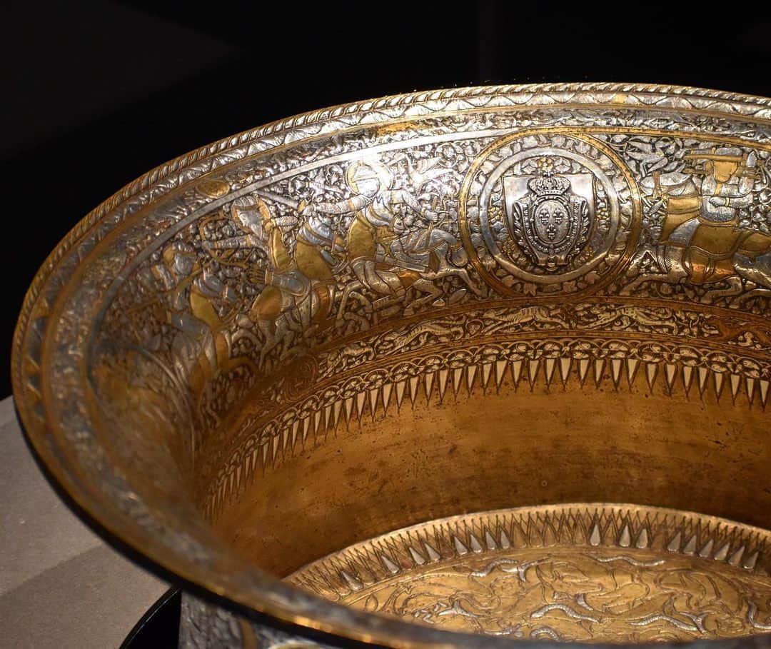 ルーブル美術館さんのインスタグラム写真 - (ルーブル美術館Instagram)「. 🇫🇷 Savez-vous que ce bassin ...