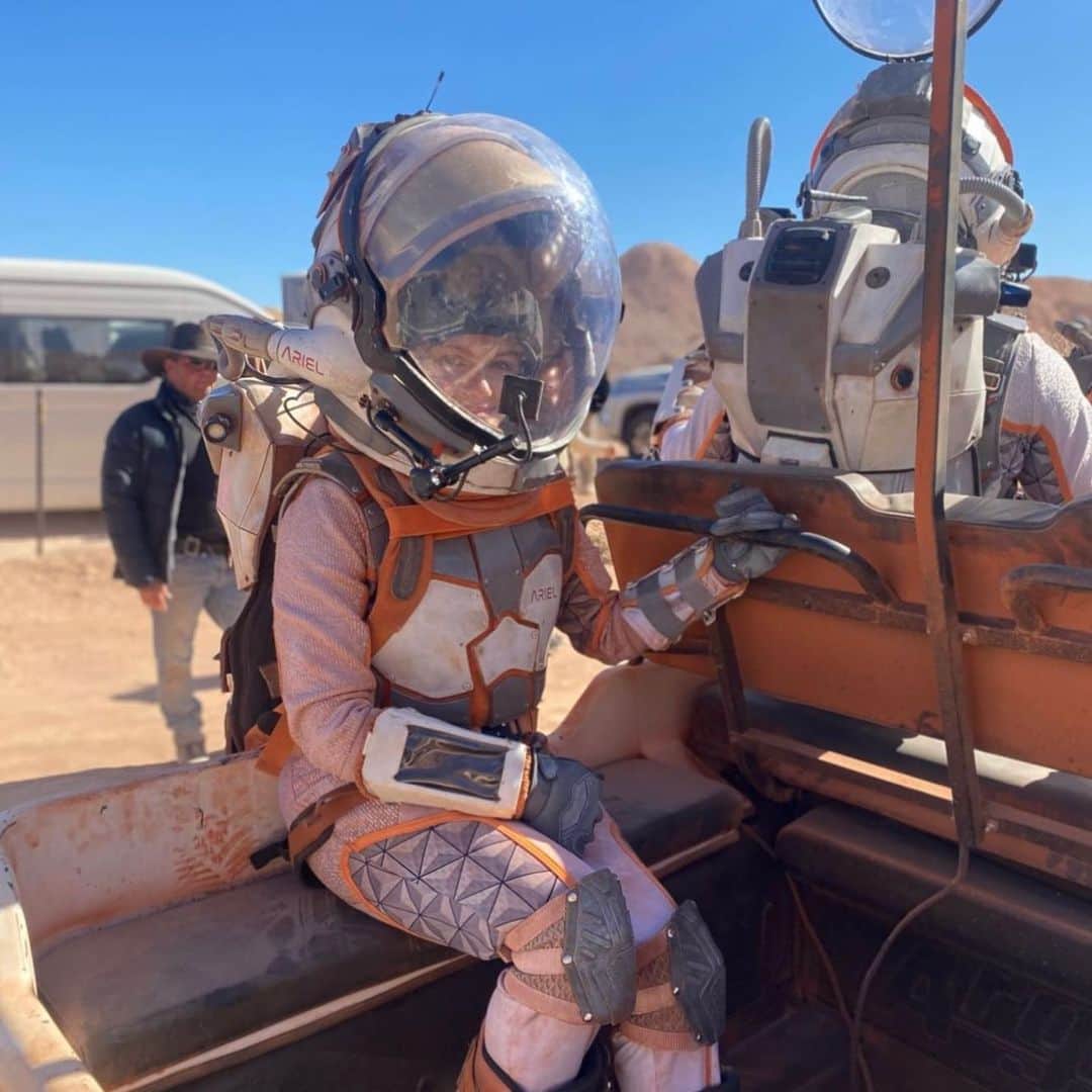 アリエル・ウィンターさんのインスタグラム写真 - (アリエル・ウィンターInstagram)「Tonight 🚀👩🏻‍🚀 Stars on ...