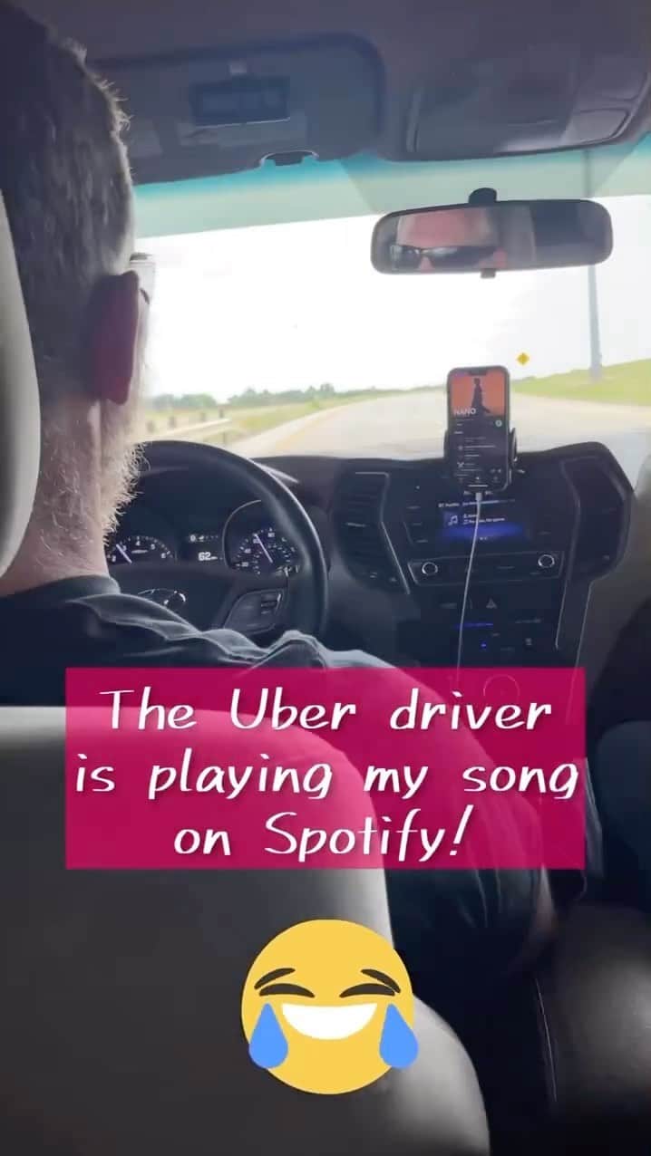 ナノさんのインスタグラム動画 - (ナノInstagram)「呼んだ初対面のUberドライバーさんが「テキサスは観光で？」現地スタッフさん「ちょっと歌のお仕事〜」ド「Oh!!」そしたらいきなり ...