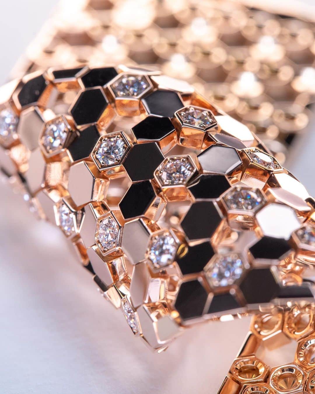 Chaumetさんのインスタグラム写真 - (ChaumetInstagram)「Crafted with passion and expertise, meet our new Bee My ...