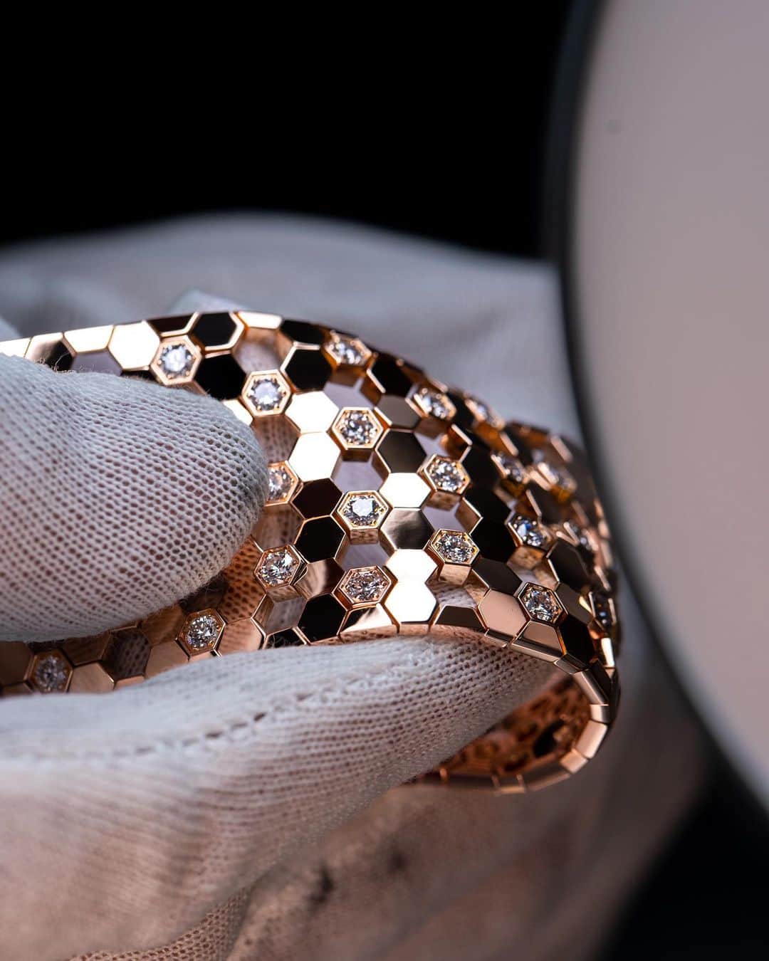 Chaumetさんのインスタグラム写真 - (ChaumetInstagram)「Crafted with passion and expertise, meet our new Bee My ...