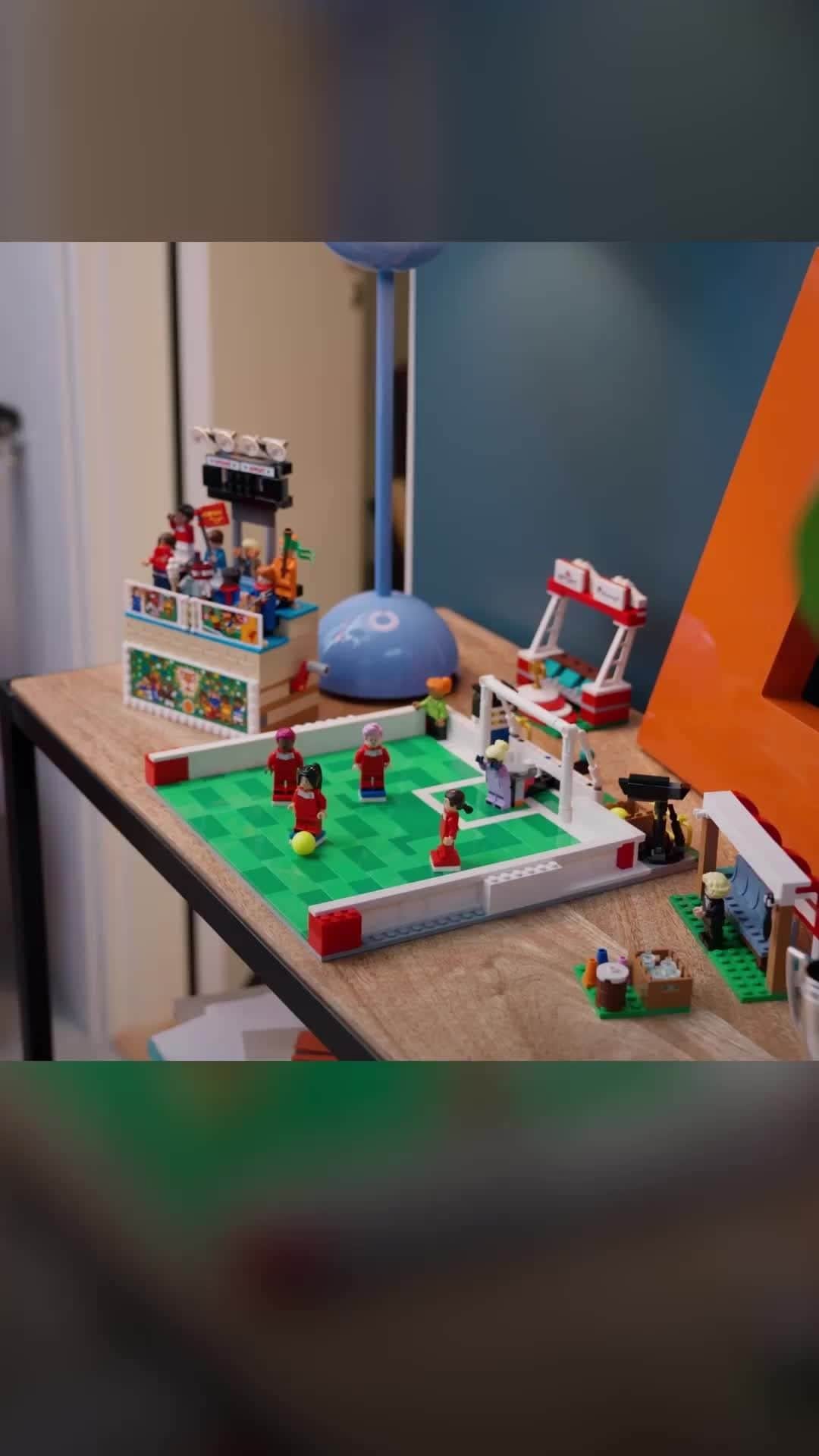 LEGOさんのインスタグラム動画 - (LEGOInstagram)「Build a dream team, play the ...