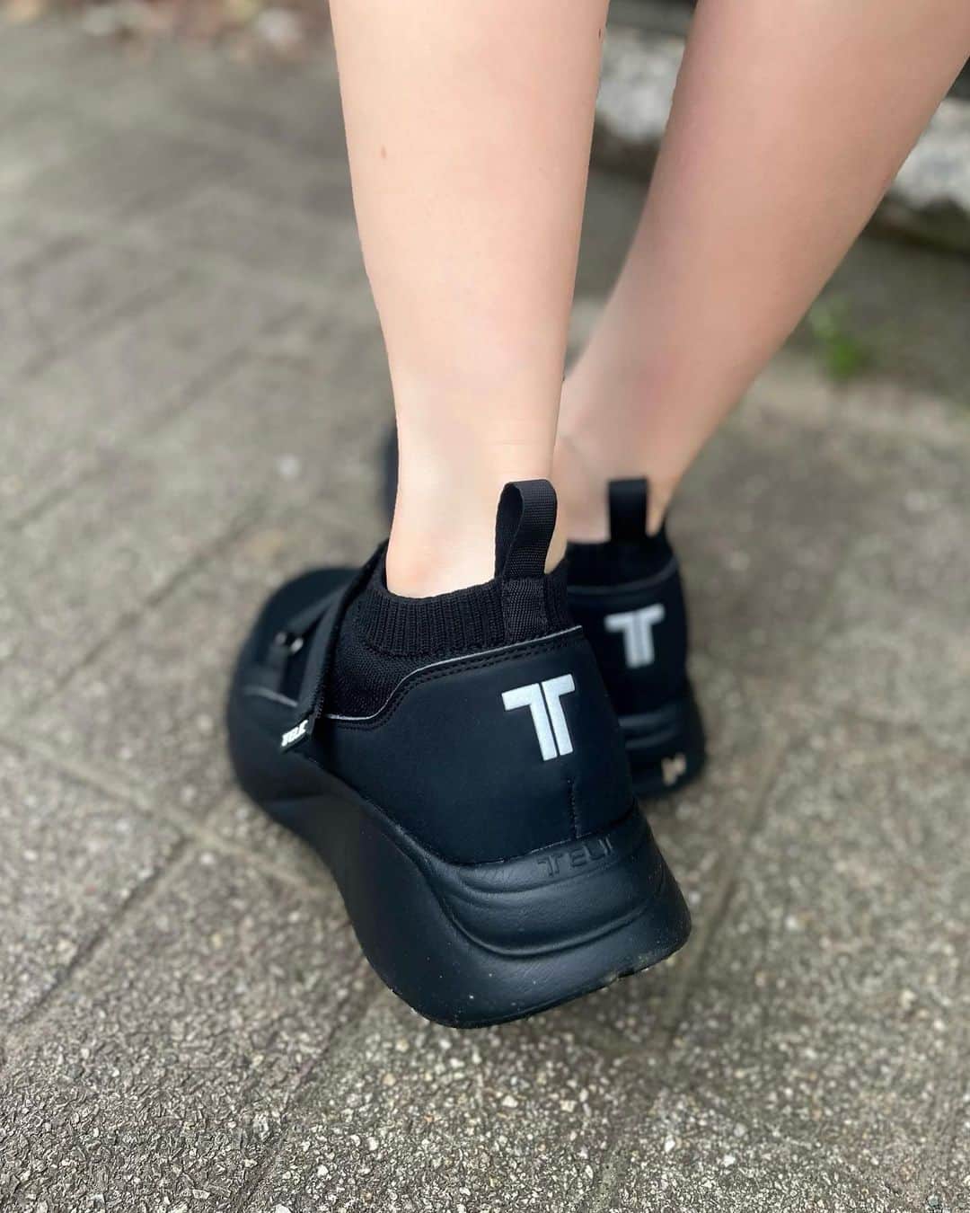 武田奈津美さんのインスタグラム写真 - (武田奈津美Instagram)「* #雲を歩くような履き心地 と話題のリカバリーフットウエアブランド ...