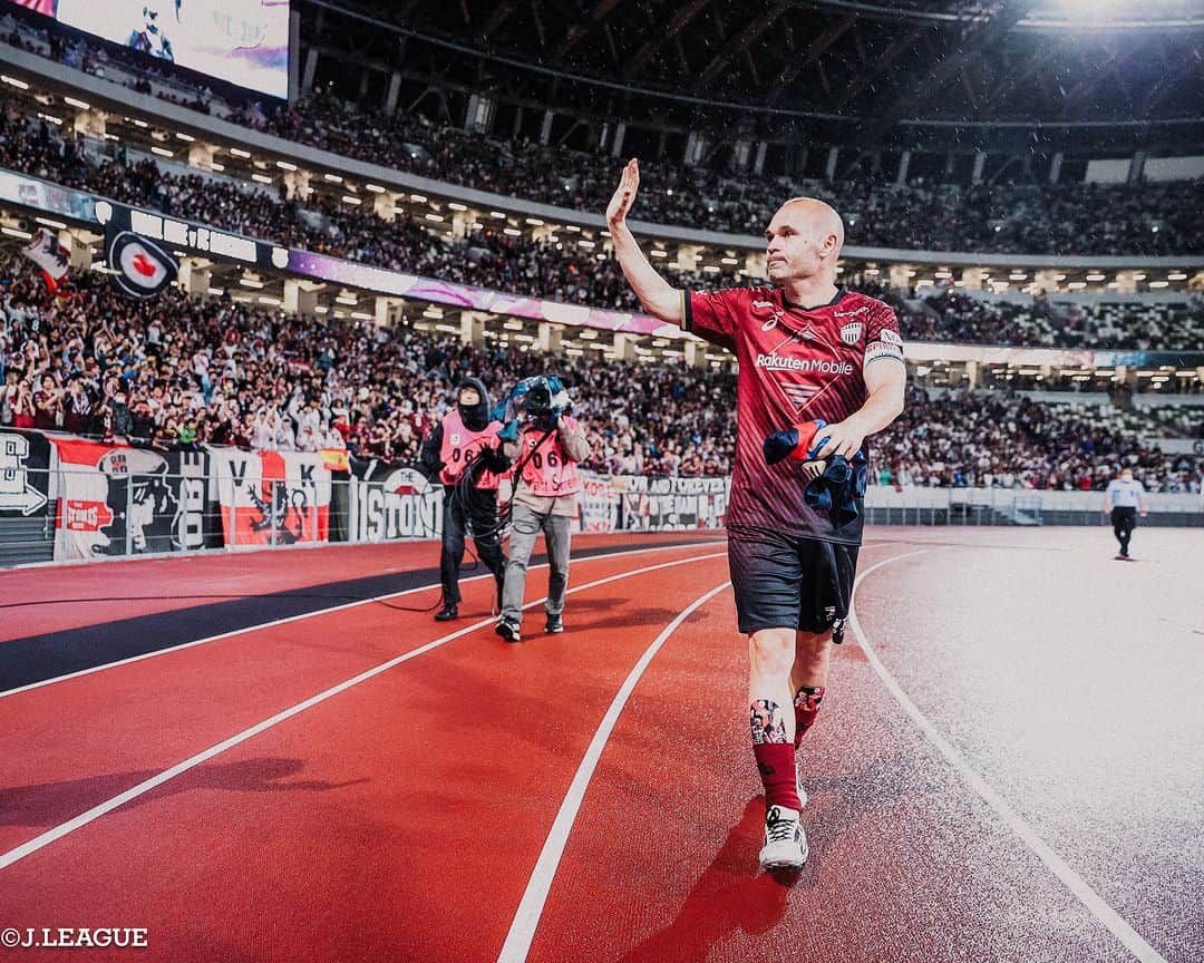 Jリーグさんのインスタグラム写真 - (JリーグInstagram)「ヴィッセル神戸とFCバルセロナの親善試合🔥⚽ ヴィッセル神戸を今夏退団 ...