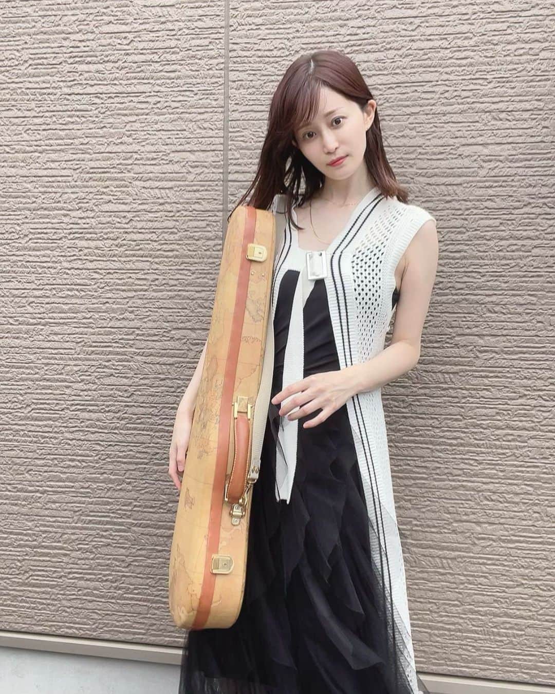 岡部磨知さんのインスタグラム写真 - (岡部磨知Instagram)「梅雨入りしたね🐌 #violin #recording # ...