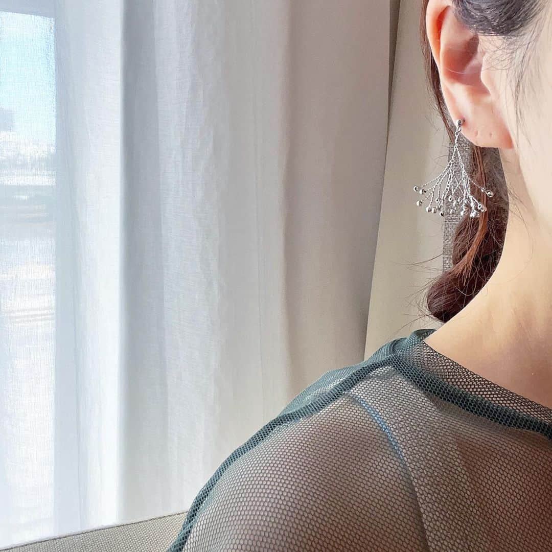 _hw_em11さんのインスタグラム写真 - (_hw_em11Instagram)「🔗🔗 メッシュトップスにaccessory nui ゆうさんのかすみ草ピアスsilver シルバーなので ...