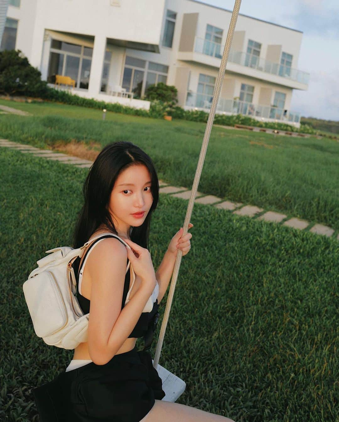 蔡瑞雪（Ruixue Tsai）さんのインスタグラム写真 - (蔡瑞雪（Ruixue Tsai）Instagram)「在墾丁每天都素顏😌 @miumiu #miumiu」6月8日 13時05分 ...