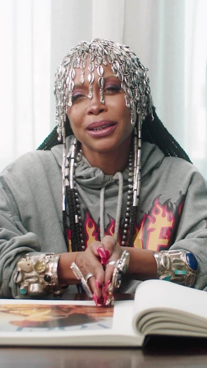 Vogueさんのインスタグラム動画 - (VogueInstagram)「Wow, is right! @erykahbadu—who ...