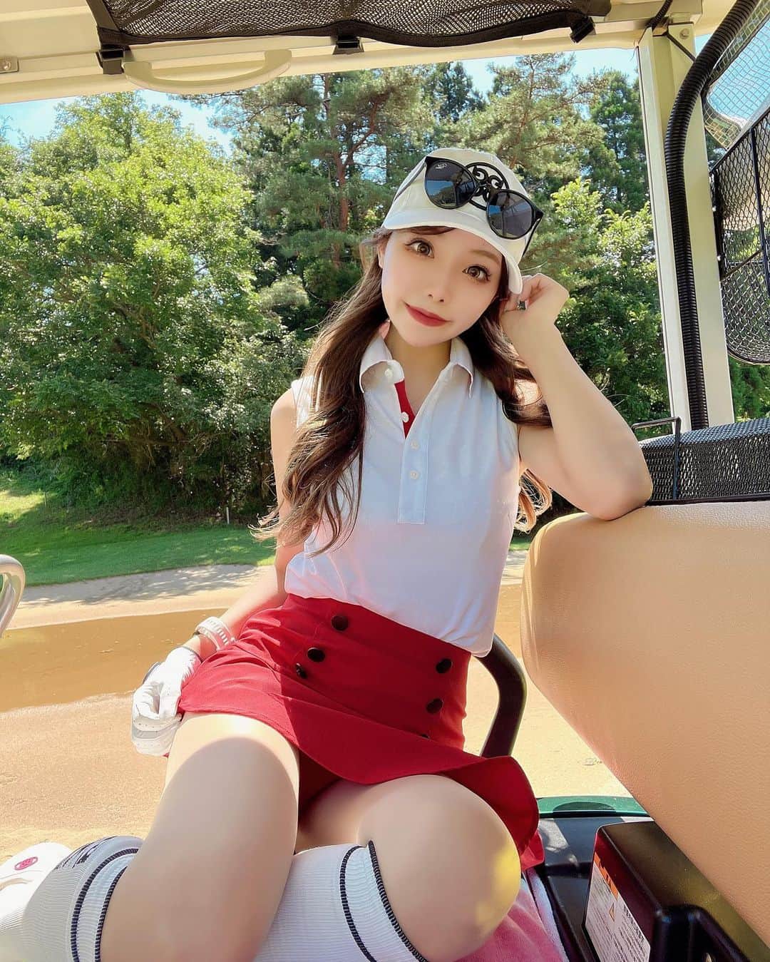 ちゃんしーさんのインスタグラム写真 - (ちゃんしーInstagram)「今日は雨でゴルフ中止になったひとぉ？🥺 ️ ️ ️ ️ アイアン左曲がる期間きました😇 . . . #ゴルフ女子 ...