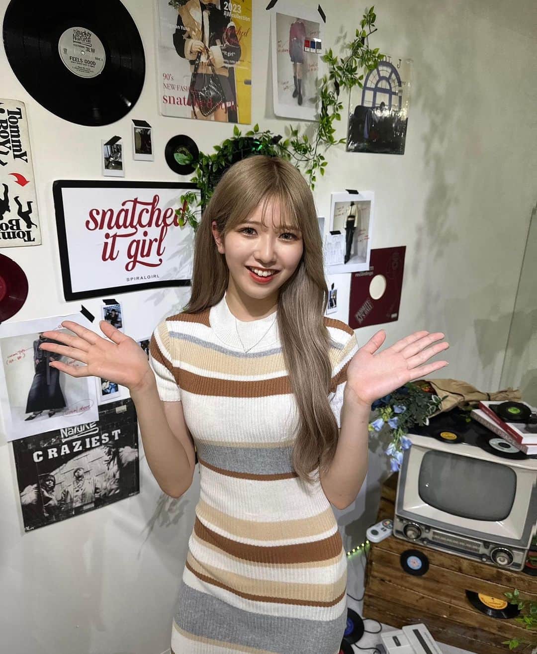 荻野心さんのインスタグラム写真 - (荻野心Instagram)「. @spiralgirl_official さんの展示会にお邪魔してきました🫶🏻 ほんとにかわいすぎるなぁ🥹 お洋服届くの ...