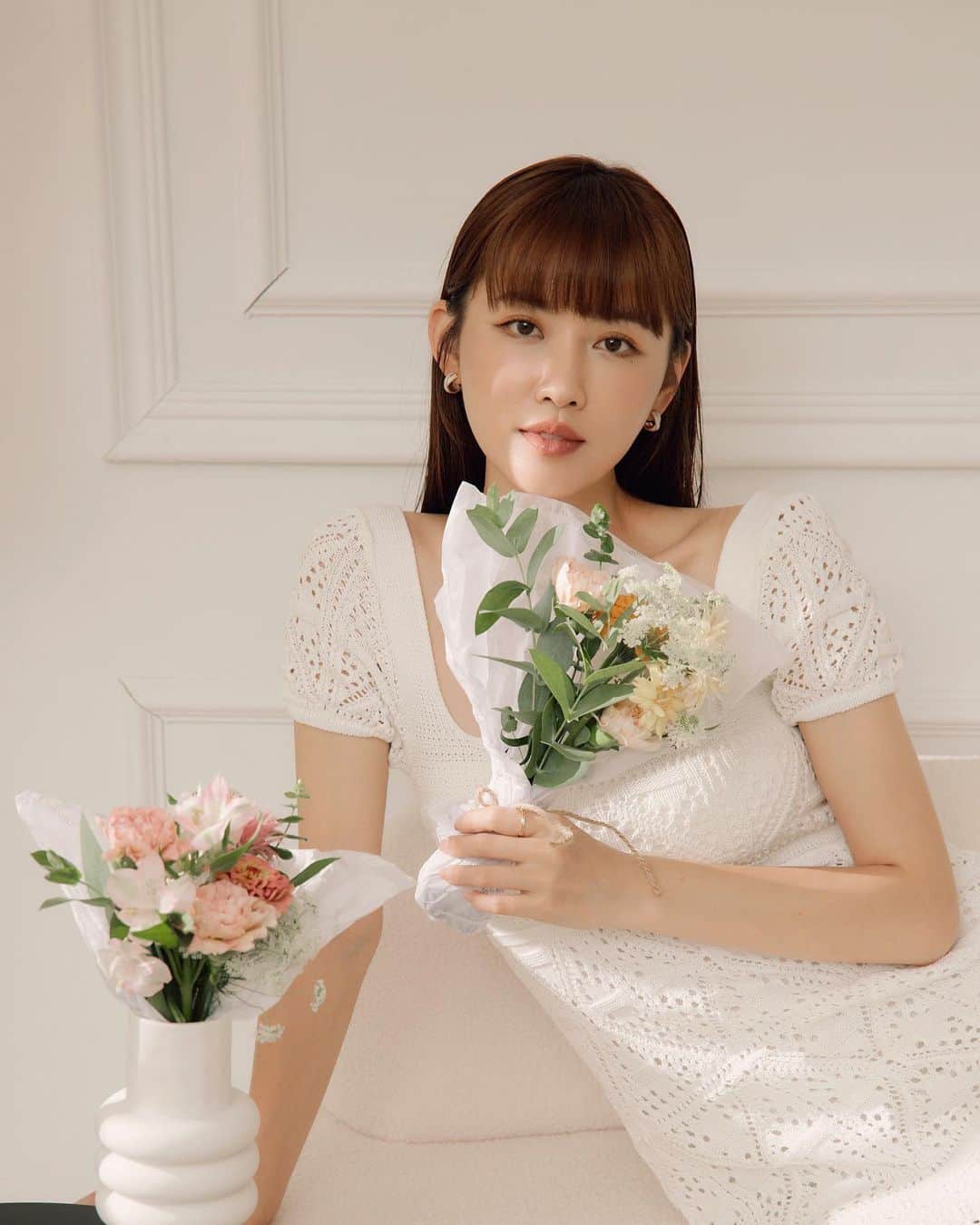 リャン・イーチェン（梁以辰）さんのインスタグラム写真 リャン・イーチェン（梁以辰）instagram「🌼 越不經意越美麗 文末留言抽獎 青春期開始愛漂亮的時候，不斷摸索著自己適合的