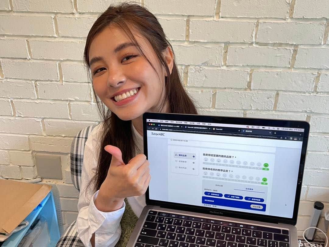 宇珊さんのインスタグラム写真 - (宇珊Instagram)「我之前常常說 2022 年是我儲存能量的一年，那 2023 就是我付諸實行的一年! 其實我從小英文底子就很不錯，因為小時候媽媽有請 ...