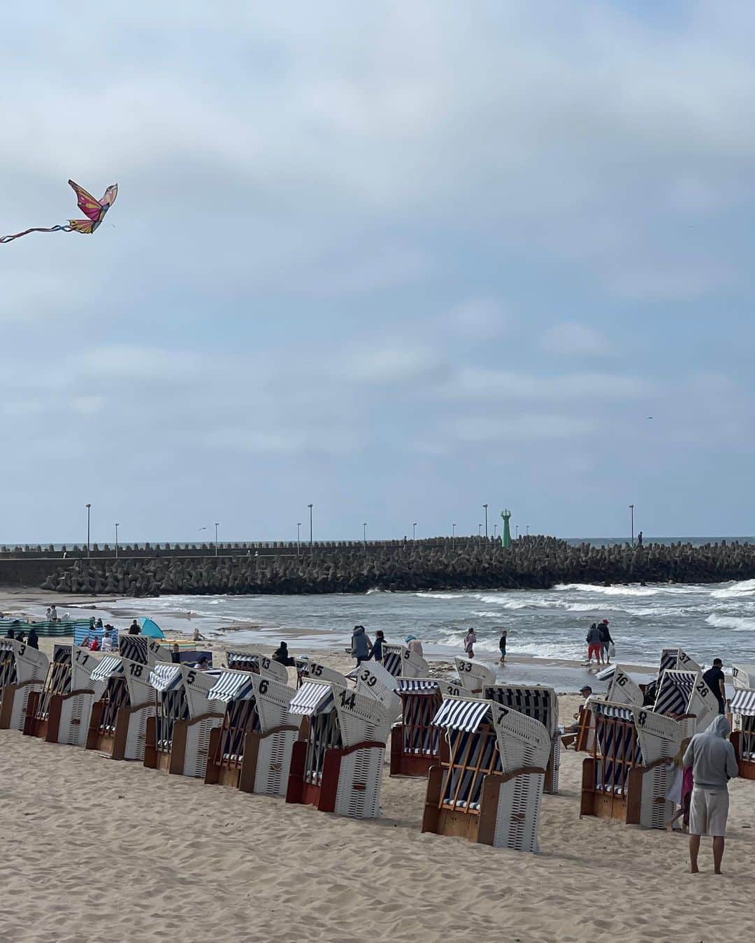 ALEXAさんのインスタグラム写真 - (ALEXAInstagram)「Insta posing vs last photo is how ...