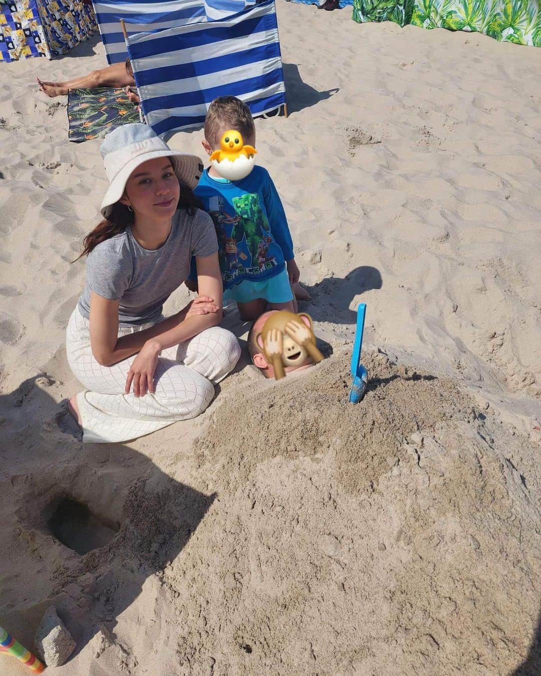 ALEXAさんのインスタグラム写真 - (ALEXAInstagram)「Insta posing vs last photo is how ...