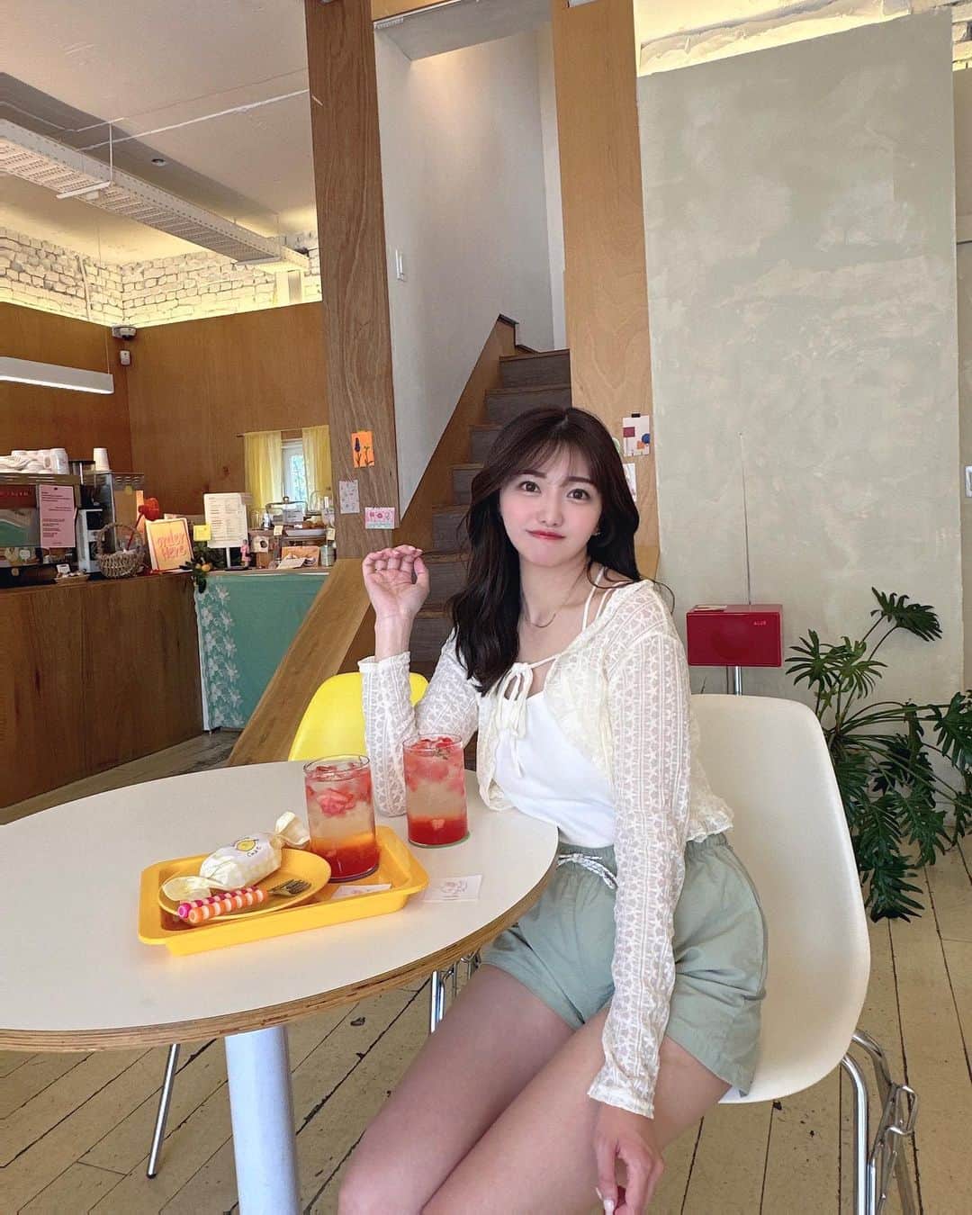 natsumiさんのインスタグラム写真 - (natsumiInstagram)「韓国なのでできる格好さん🇰🇷♩♡ ㅤㅤㅤㅤㅤㅤㅤㅤㅤㅤㅤㅤㅤ 高速ターミナルで調達した 安いのにかわよいお ...