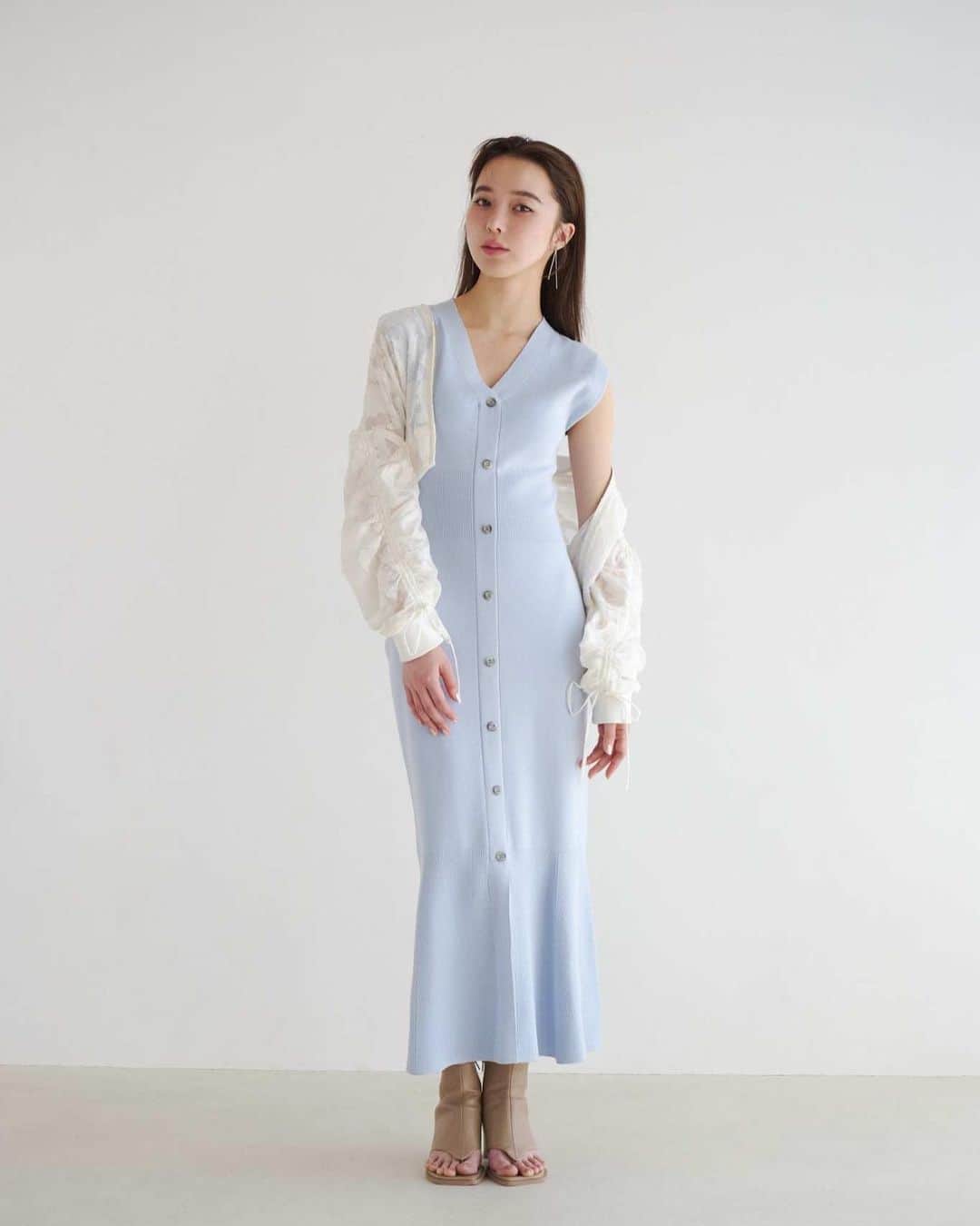 スナイデルさんのインスタグラム写真 - (スナイデルInstagram)「. 《 Recommend Item 》 前立て部分にあしらわれたボタンが縦のラインを強調し、すっきりとした印象に ...