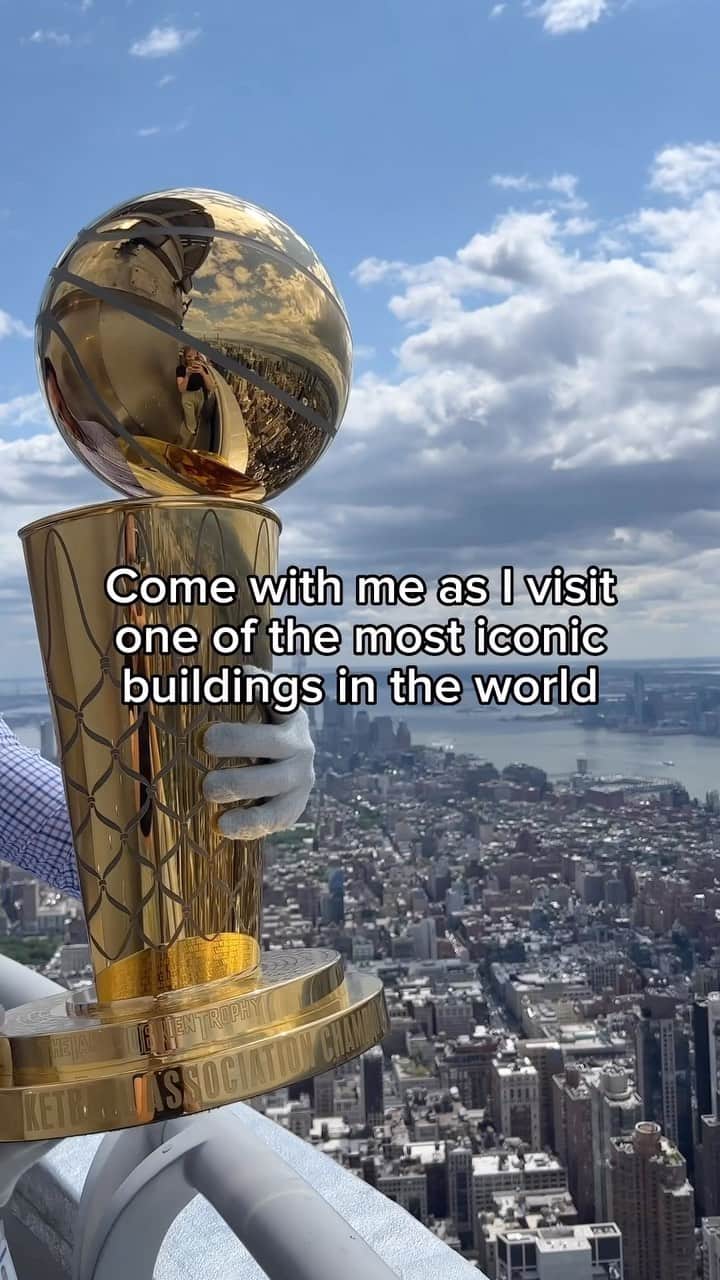 NBAさんのインスタグラム動画 - (NBAInstagram)「Shining from atop one of the most ...