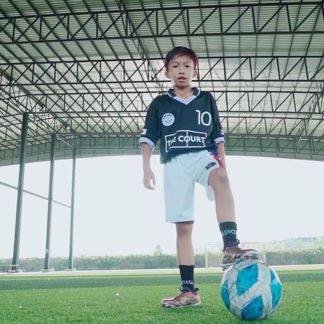 下地奨さんのインスタグラム写真 - (下地奨Instagram)「ฟูจิเซ็นเซจะพาไปรู้จักนักฟุตบอลญี่ปุ่น ...