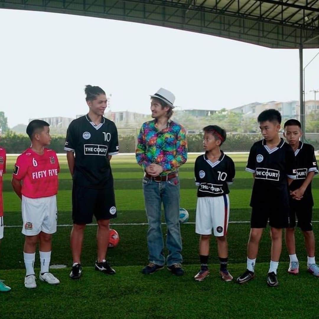 下地奨さんのインスタグラム写真 - (下地奨Instagram)「ฟูจิเซ็นเซจะพาไปรู้จักนักฟุตบอลญี่ปุ่น ...