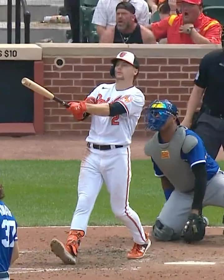 MLBさんのインスタグラム動画 - (MLBInstagram)「@g_henderson002‘s 462-foot HR is the longest homer to land on ...