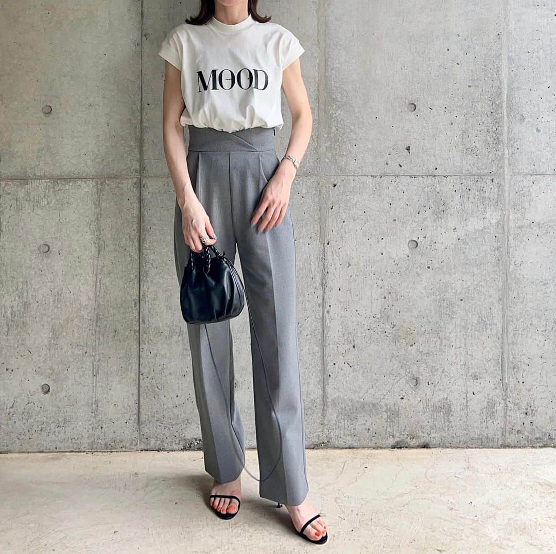 ayakoさんのインスタグラム写真 - (ayakoInstagram)「ウエストのデザインがさりげなく女性らしくて @dolce._official の受注会で一目惚れしたパンツ🌷シルエット ...