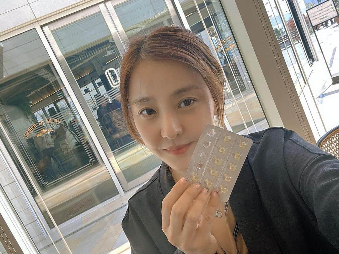 パク・ウネさんのインスタグラム写真 パク・ウネinstagram 「이제 캐비어까지 바르는것에 이어 먹는캐비어 로 나오네요