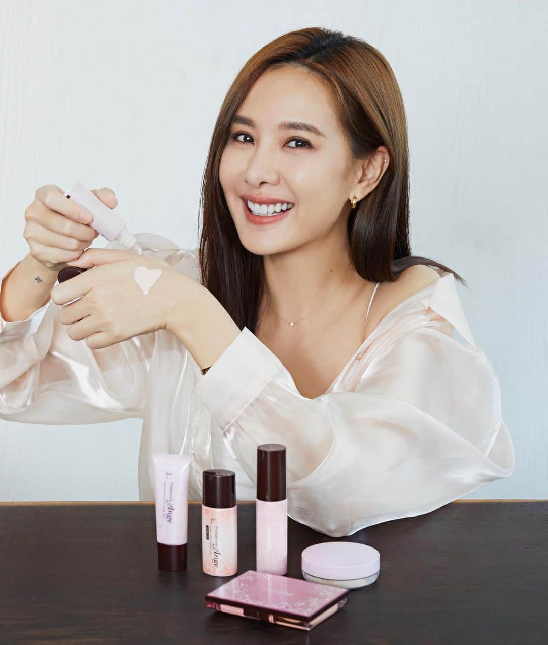 アンバー・アンさんのインスタグラム写真 - (アンバー・アンInstagram)「#618美麗陪省團來了，身為SOFINA的鐵粉 怎麼能不跟大家分享好康呢～ 想要補貨的朋友就是趁現在https ...