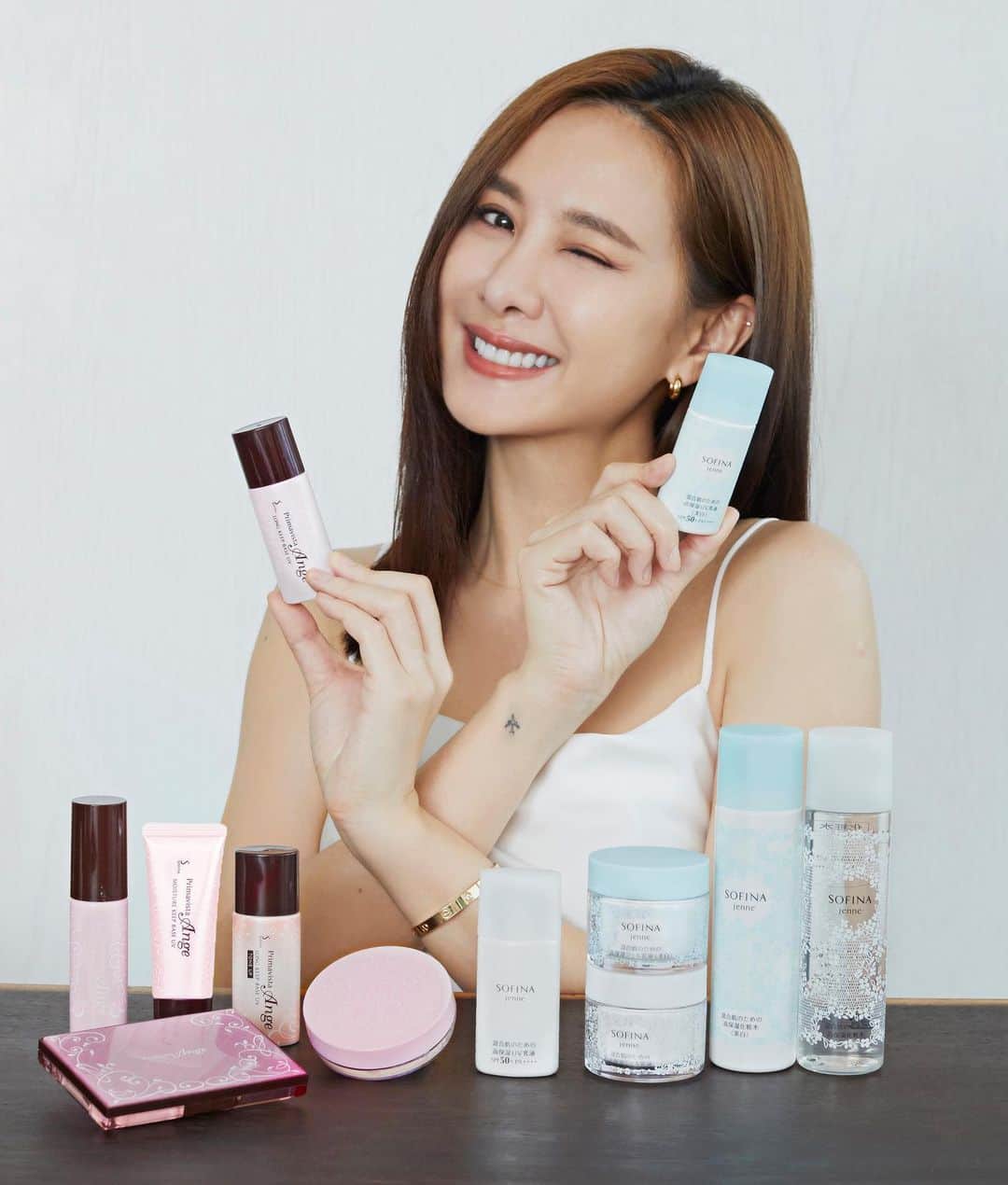 アンバー・アンさんのインスタグラム写真 - (アンバー・アンInstagram)「#618美麗陪省團來了，身為SOFINA的鐵粉 怎麼能不跟大家分享好康呢～ 想要補貨的朋友就是趁現在https ...