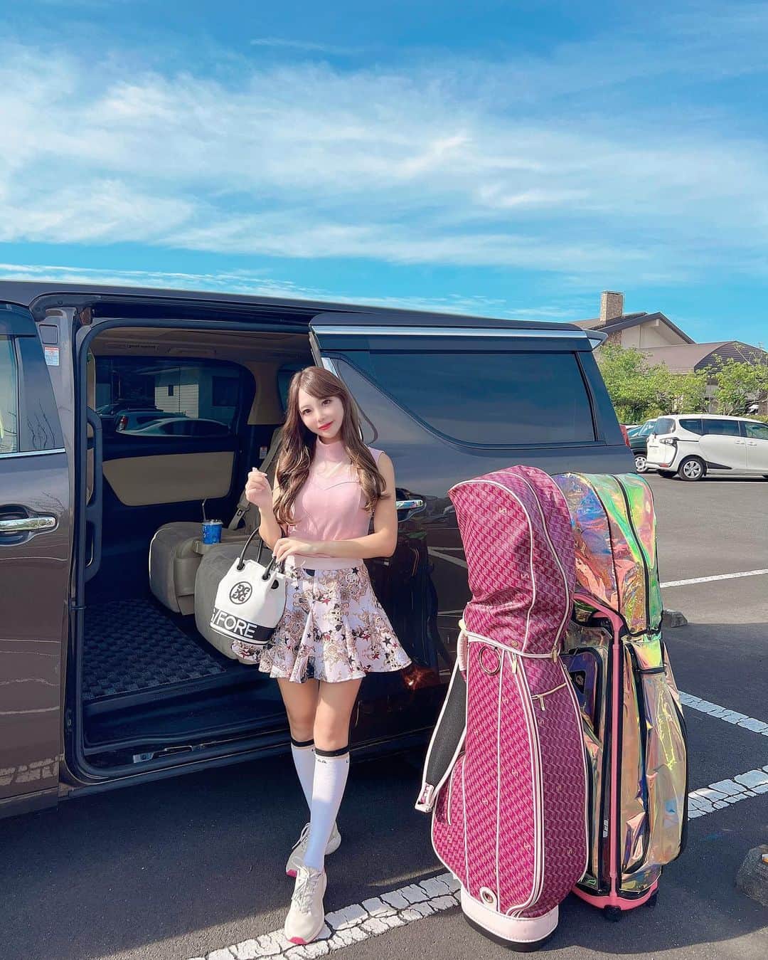 ちゃんしーさんのインスタグラム写真 - (ちゃんしーInstagram)「ありさちゃんとゴルフ行った時 vipハイヤー配車を利用してゴルフに 行ってみました🚕💓 VIPハイヤー配車の特徴は ...