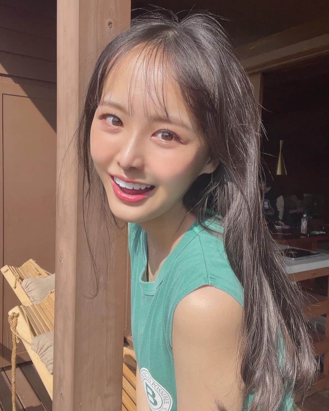 福田朱里さんのインスタグラム写真 福田朱里instagram 「ヤングマガジン撮影オフショット⚓️ 3枚目、おでこの形がナポレオン