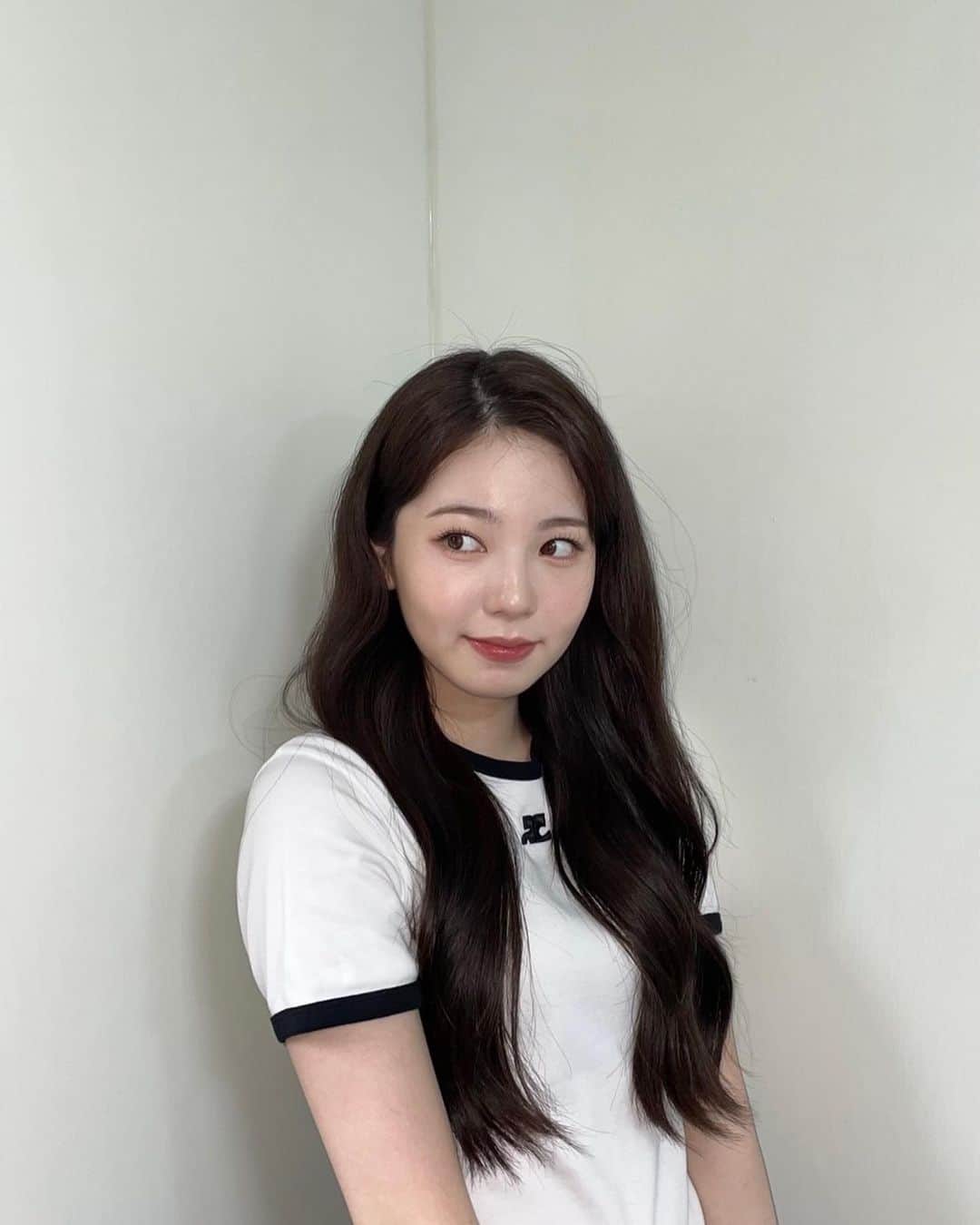 NiziUさんのインスタグラム写真 - (NiziUInstagram)「🤍私服彩花🖤 • • • #🌷🌷🌷」6月13日 21時51分 - niziu_artist_official