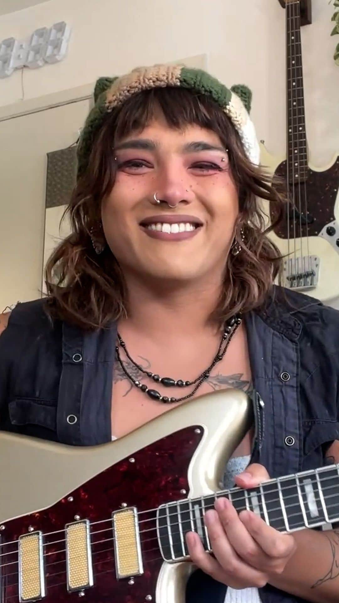 Fender Guitarさんのインスタグラム動画 - (Fender GuitarInstagram)「There are many ways to learn a song — that ...