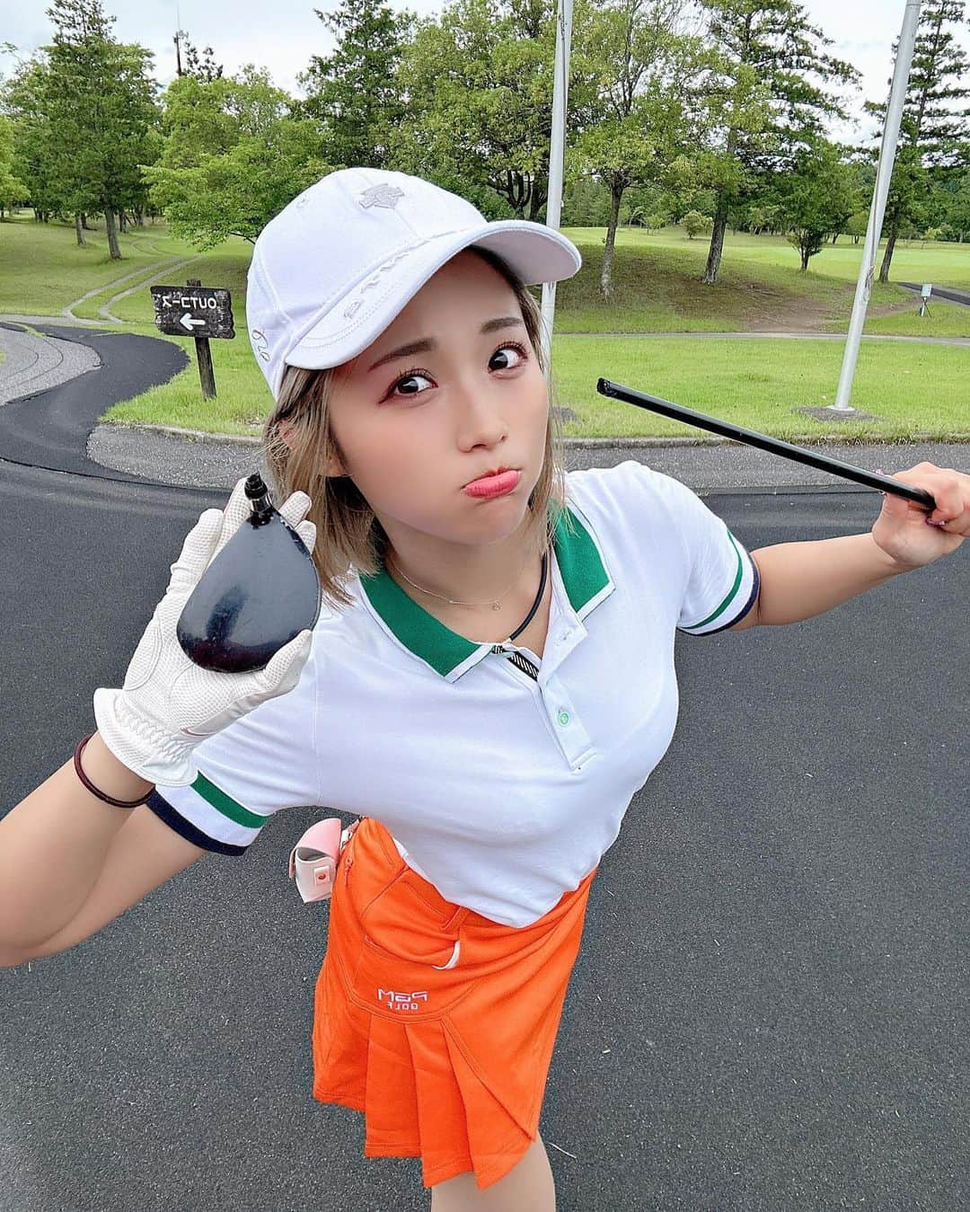 安藤京香さんのインスタグラム写真 - (安藤京香Instagram)「. ミニドライバーおもっきり折れた😂😂 バット折れた時みたいに宙に舞って ...