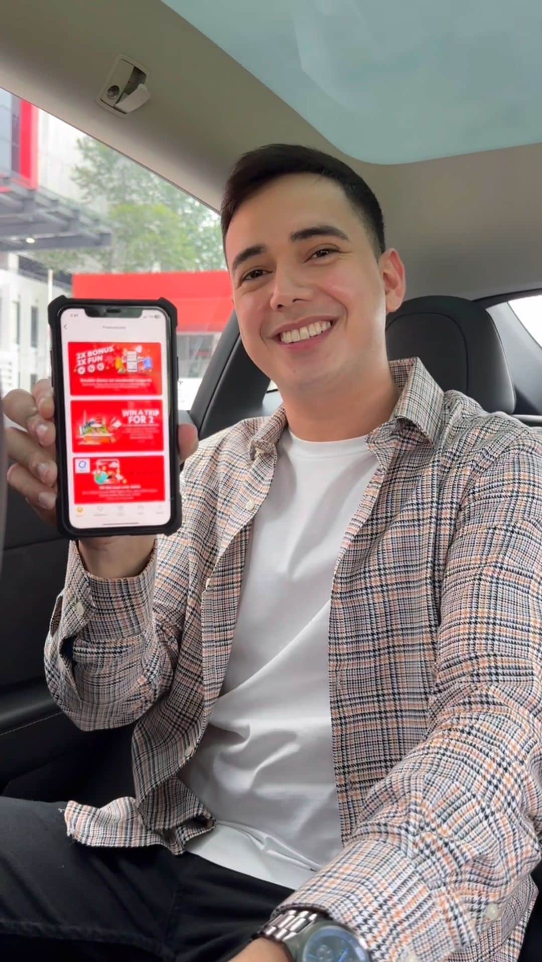 エアアジアさんのインスタグラム動画 - (エアアジアInstagram)「Ready to elevate your ride? Upgrade to our airasia ride’s ...