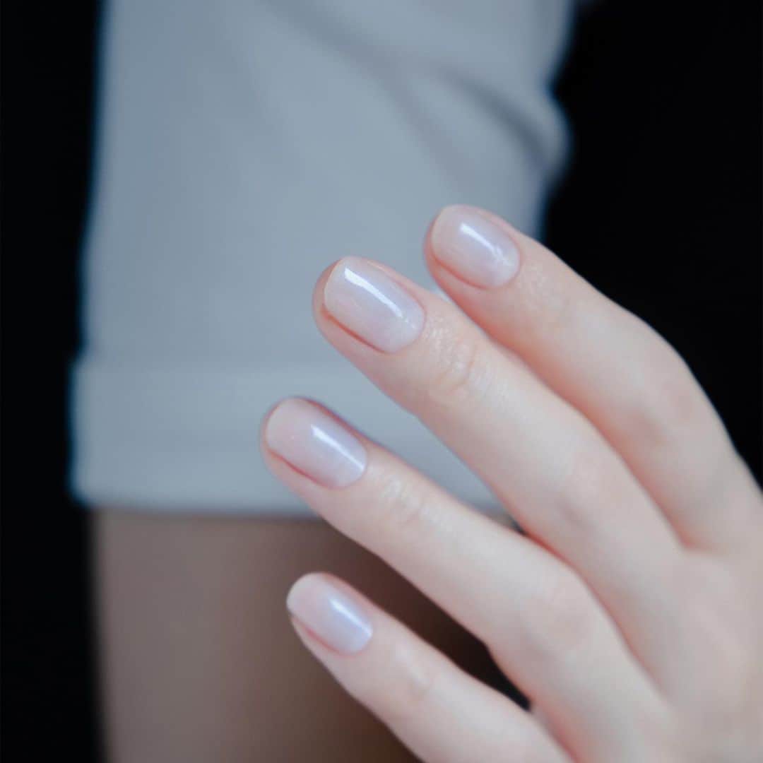 NAILS INCさんのインスタグラム写真 - (NAILS INCInstagram)「. 梅雨の鬱々とした気分をクリアにしてくれるような ...