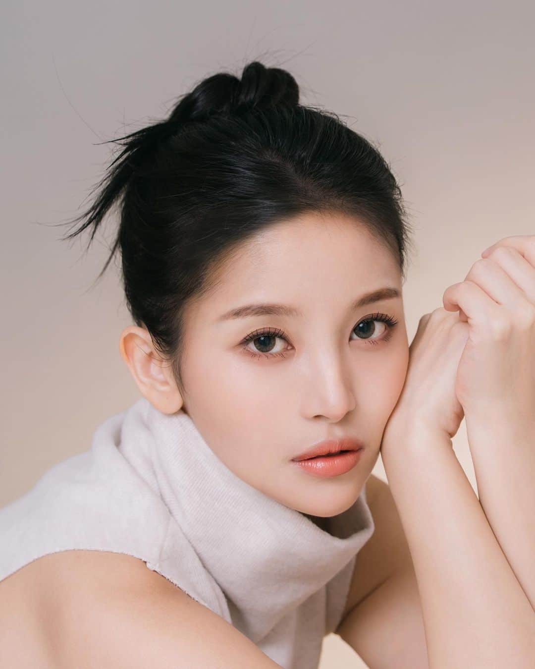 蔡瑞雪（Ruixue Tsai）さんのインスタグラム写真 - (蔡瑞雪（Ruixue Tsai）Instagram)「挑戰比較清冷感的時尚拍攝 ...