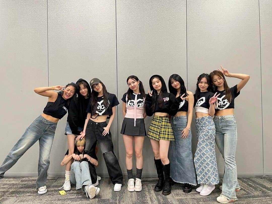TWICEさんのインスタグラム写真 - (TWICEInstagram)「ONCE🍭 Your lights were more than ...