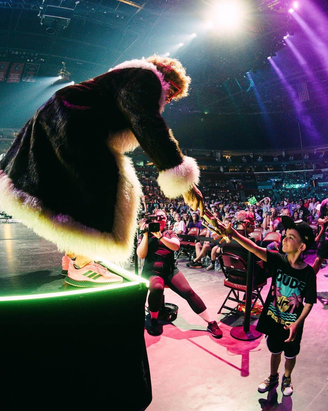 Dude Perfectさんのインスタグラム写真 - (Dude PerfectInstagram)「The Panda-monium ...