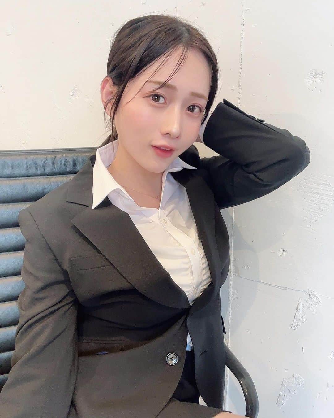 ぷうたんさんのインスタグラム写真 - (ぷうたんInstagram)「スーツでお仕事したいなあ👔💼」6月15日 22時36分 - puutan_318