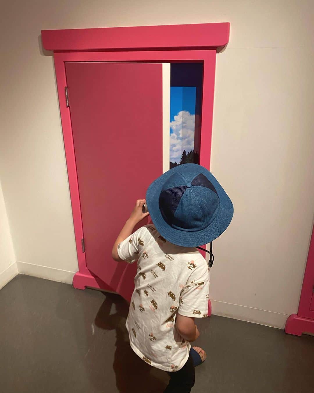 室谷香菜子さんのインスタグラム写真 - (室谷香菜子Instagram)「どこでもドアがあったら、 どこに行きますか♡ #4歳男の子 #男の子 ...