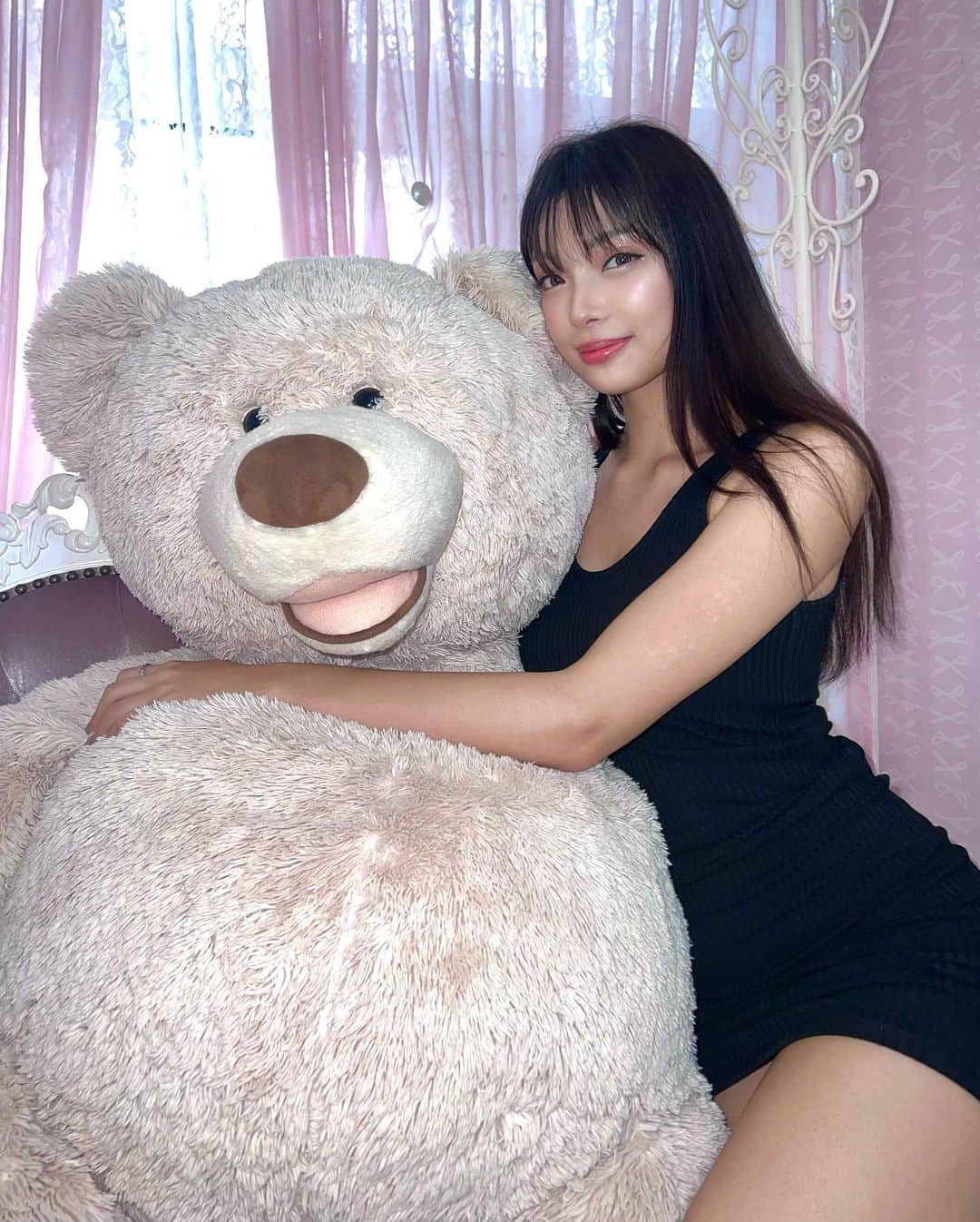 RIANさんのインスタグラム写真 - (RIANInstagram)「大きなテディベア🥹🧸 可愛すぎる💖 Big teddy bear🥹🧸 ...