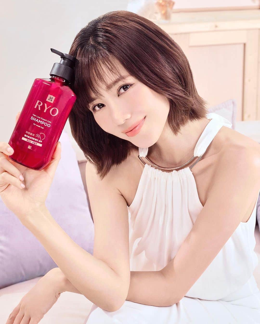 Elva Niさんのインスタグラム写真 - (Elva NiInstagram)「你們總愛問我為什麼能夠保持頭髮豐盈，其實成為媽媽後，我也曾經一度受頭髮問題困擾，但為了保持最佳狀態應付不同的 ...