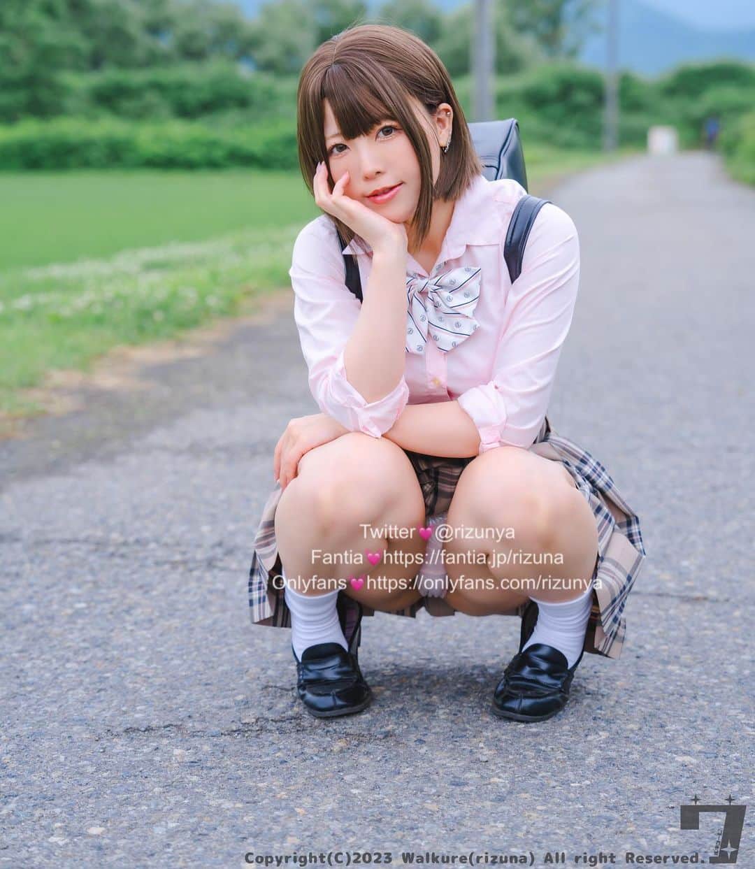 りずなさんのインスタグラム写真 - (りずなInstagram)「ちょっと休憩！ #cosplay #cos #coser #制服 #jk」6月16日 11時30分 - rizuna1228