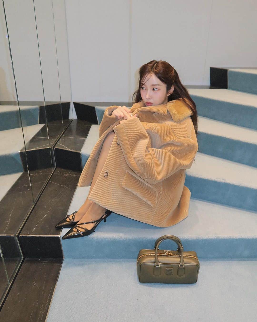 COCO さんのインスタグラム写真 - (COCO Instagram)「@miumiu 23FW 🦖🧸 #MiuMiuFW23 #MiuMiu @miumiu」6月16日 11時35分 ...