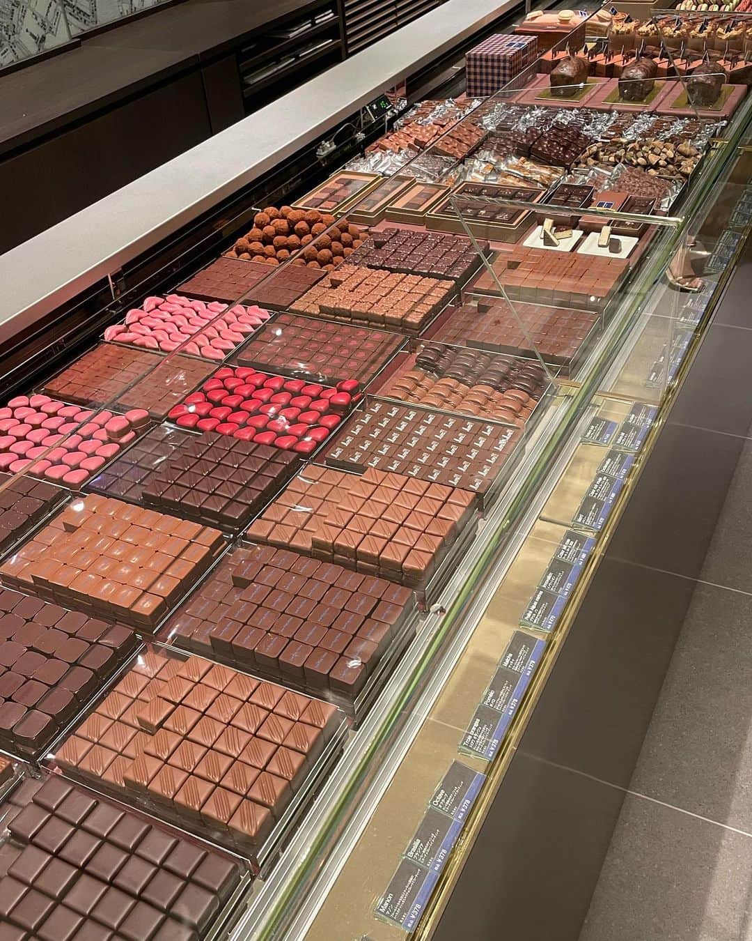 里井真由美さんのインスタグラム写真 - (里井真由美Instagram)「㊗️本日6/16 (金) 、世界的なショコラトリー「JEAN ...